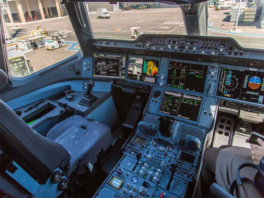 Airbus A350 Cockpit Hongkong Jet